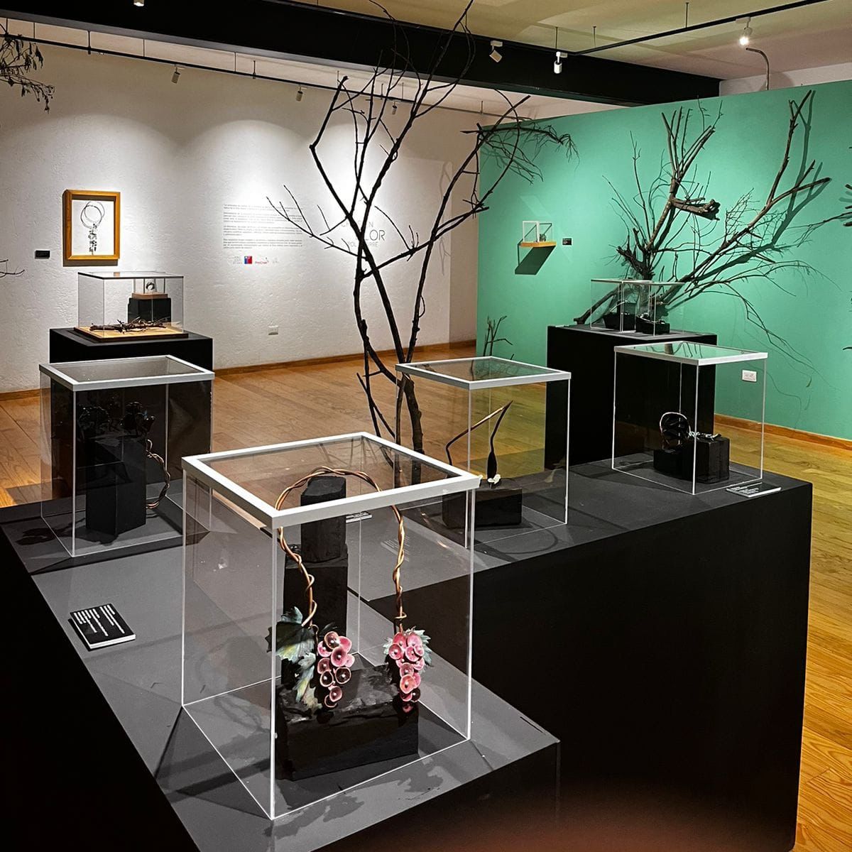 Universidad de Valparaíso - Diseñadora UV expuso en México su trabajo de orfebrería en cobre ...